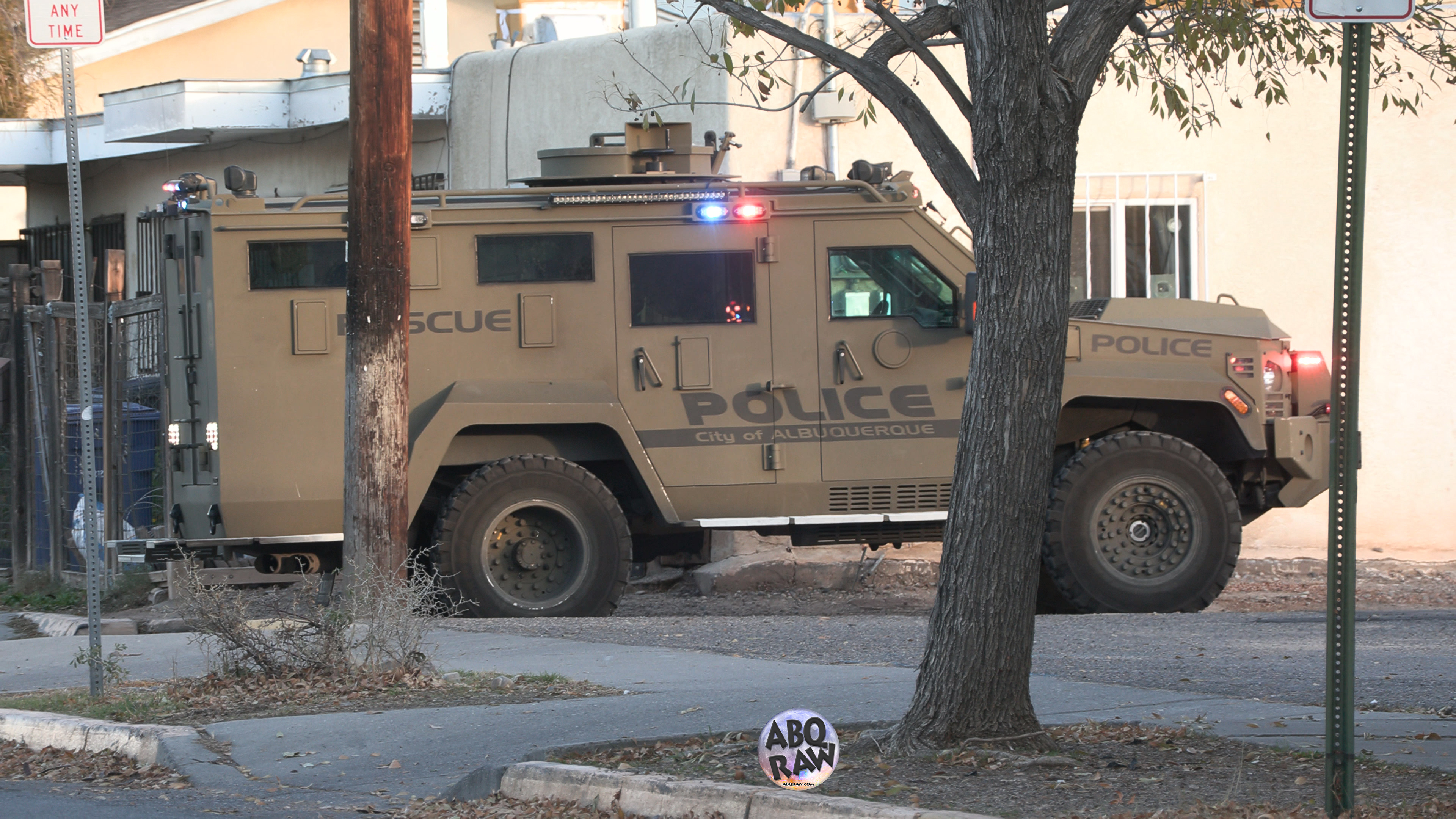 APD Working another Active SWAT Situation in ABQ War Zone - ABQ RAW